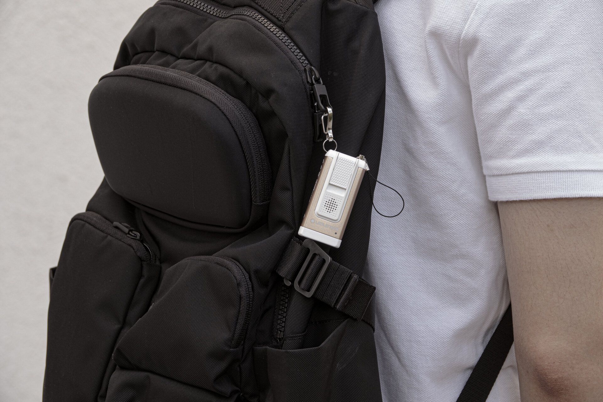 K6R Safety: Keychain lamp with shrill alarm